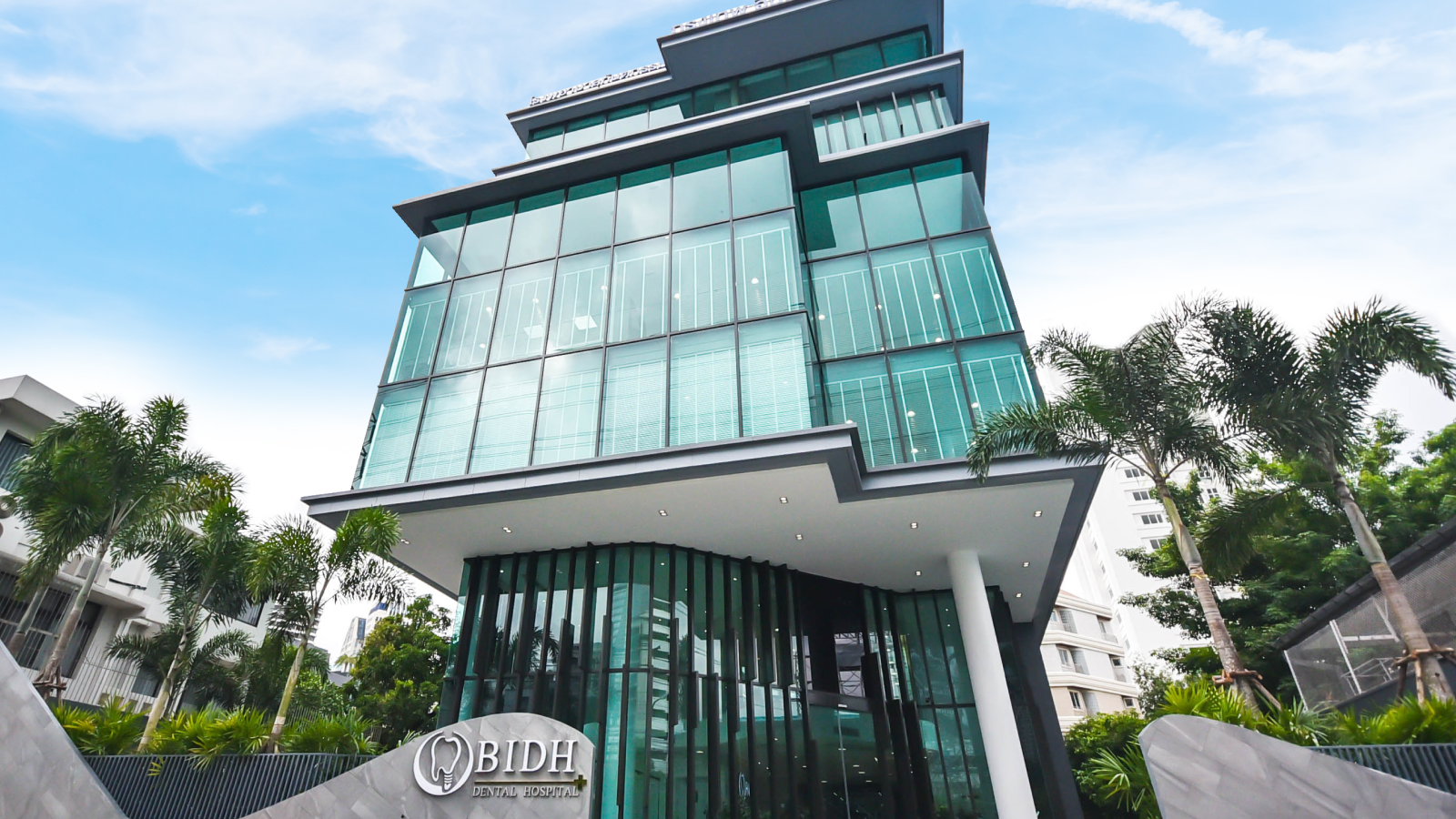 ทำวีเนียร์ที่ไหนดี 2026? รวมคลินิกดัง มั่นใจ ไม่มีกลิ่นปาก